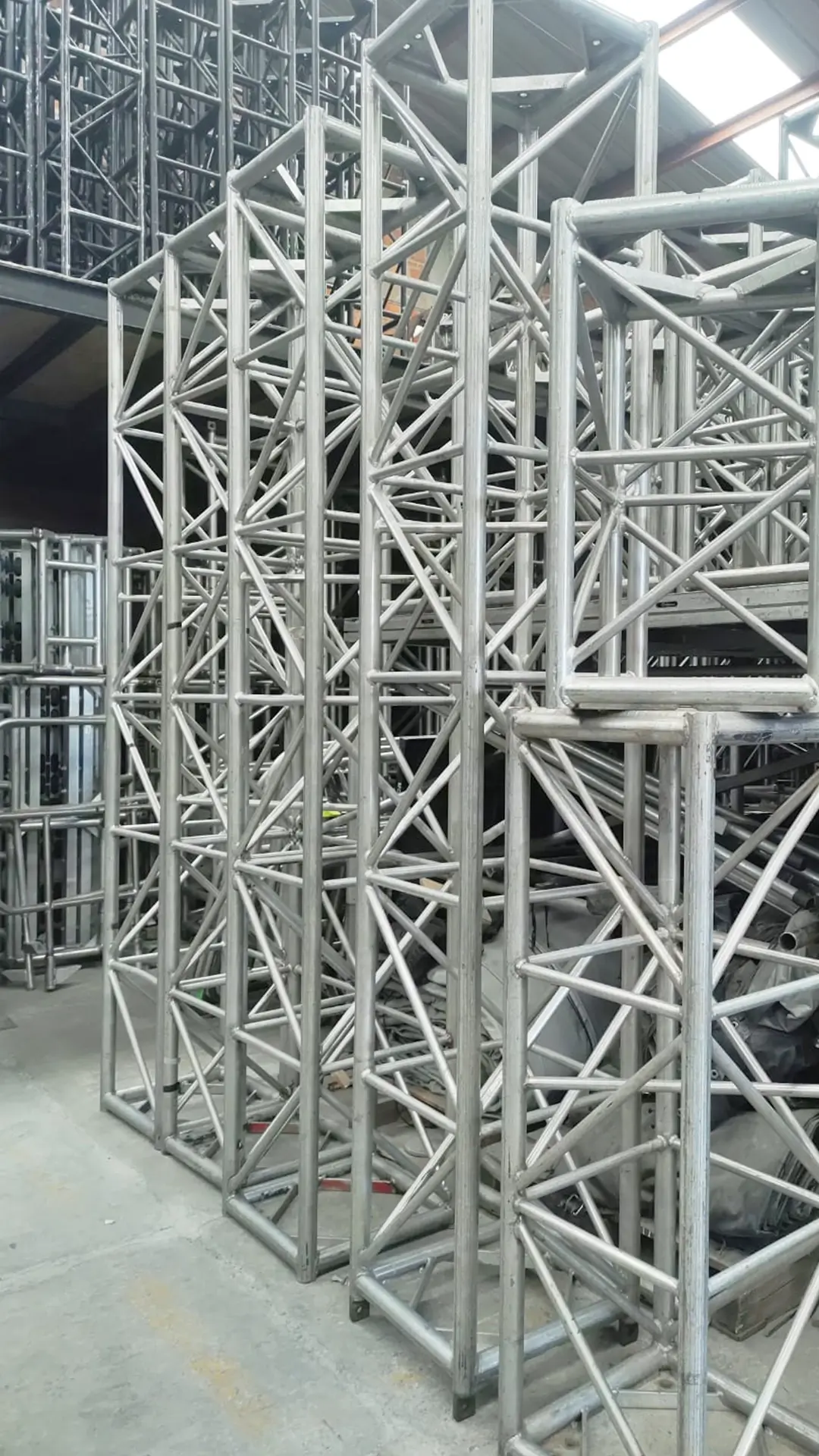 DISEÑOS PARA ESPECTÁCULOS EN TRUSSES DE ALUMINIO